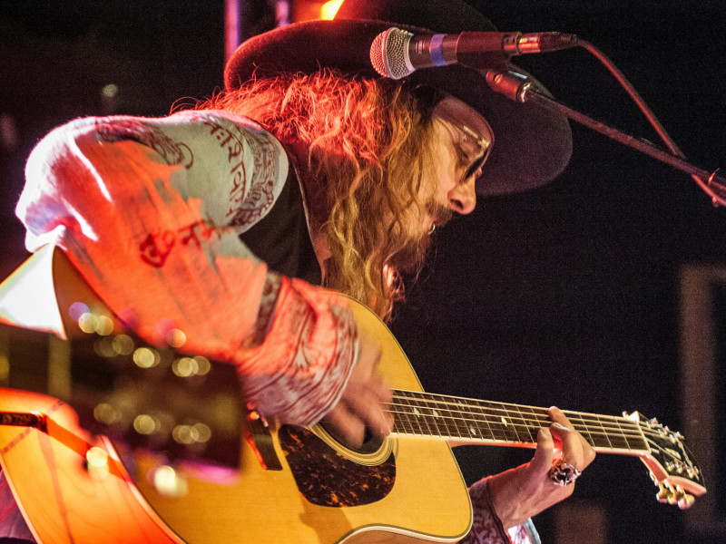 El dardo de John Corabi (ex-Mötley Crüe) a Nikki Six por su forma de ...