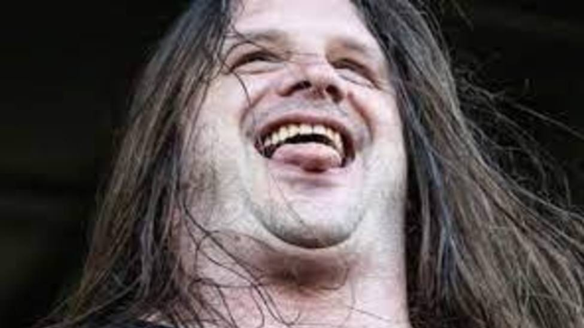 ¿Por qué Internet tiene “un interés insano” en el cuello del cantante ...
