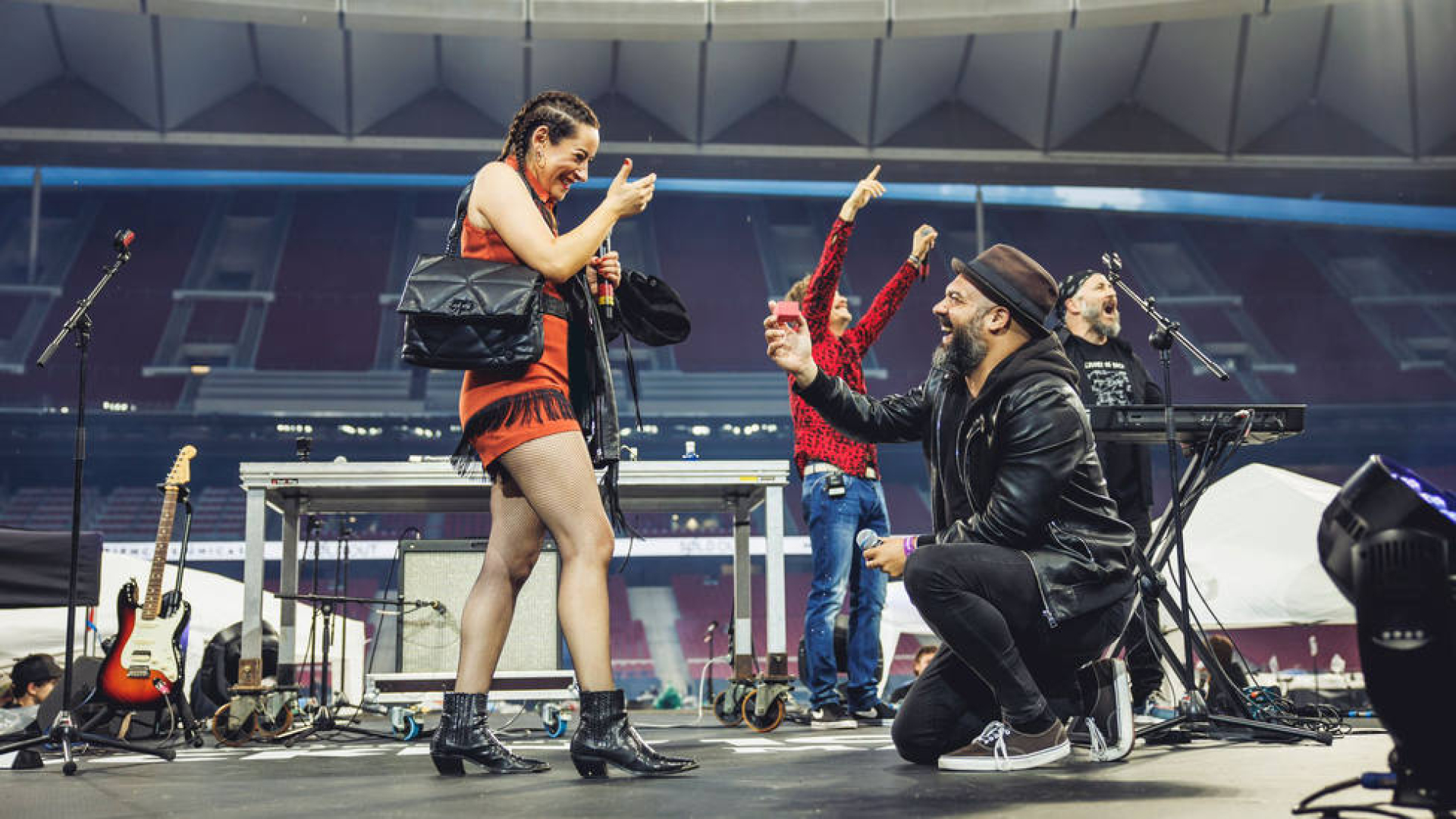 Suenan campanas de boda en RockFM: la emocionante pedida de Jorge ...