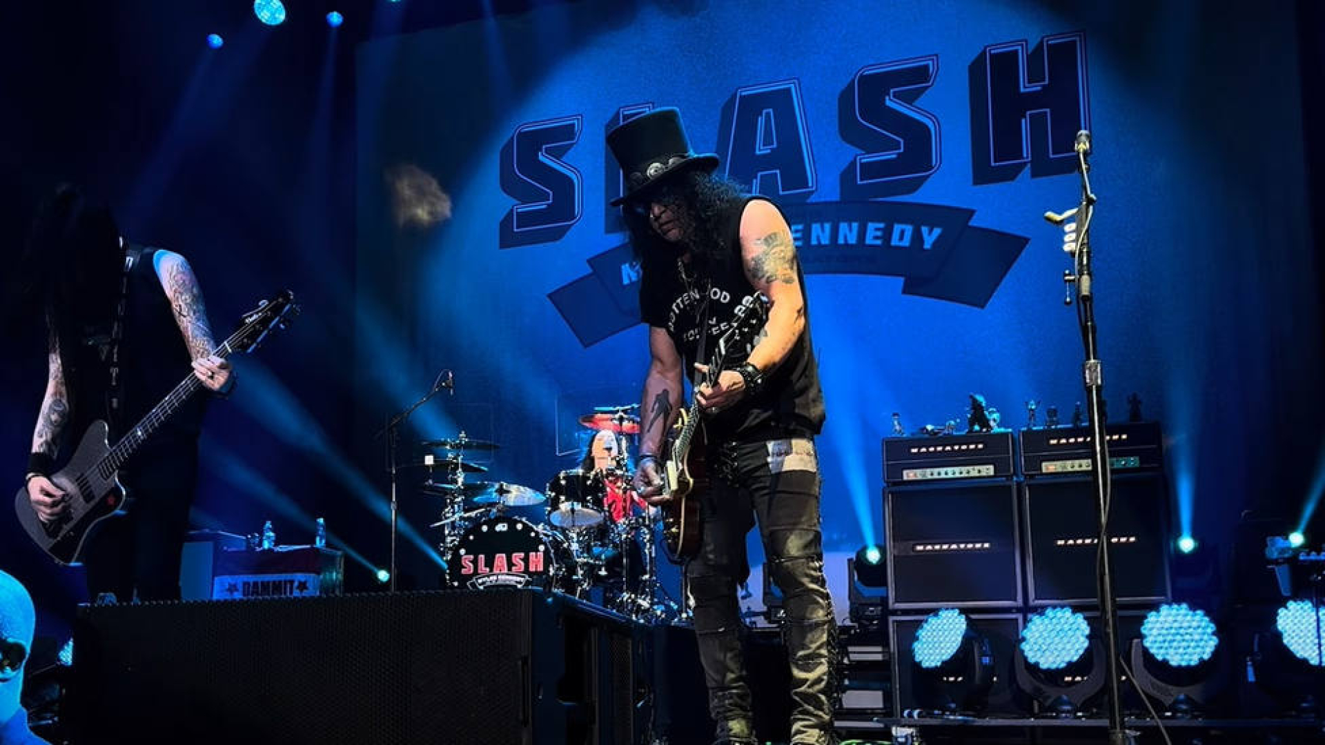 Slash deja a Budapest con la boca abierta tocando este tema -casi ...