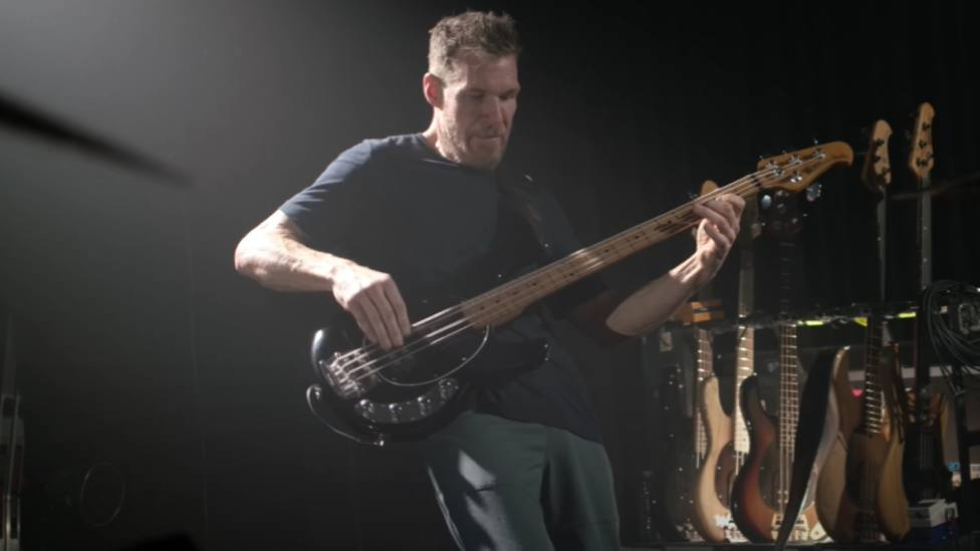 Así suena 7D7D, la nueva banda del bajista de Rage Against the Machine