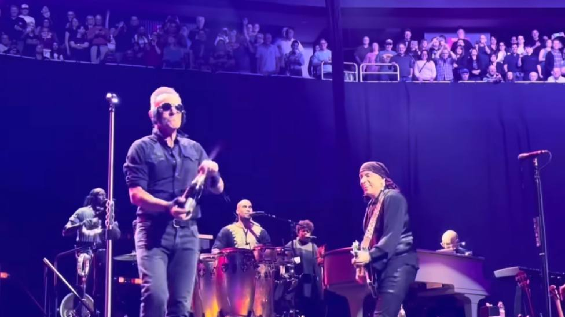 El vídeo viral de Bruce Springsteen transformado en Elvis y cantando ...