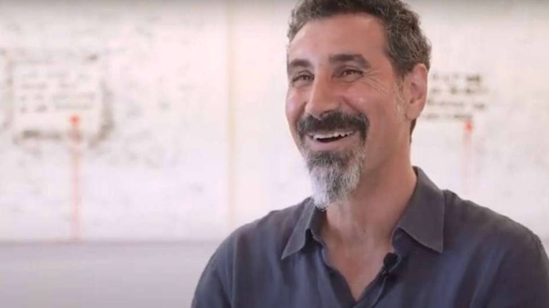 Serj Tankian (System of a Down) alaba a Angela Merkel y hace una ... Serj Tankian (System of a Down) alaba a Angela Merkel y hace una ...