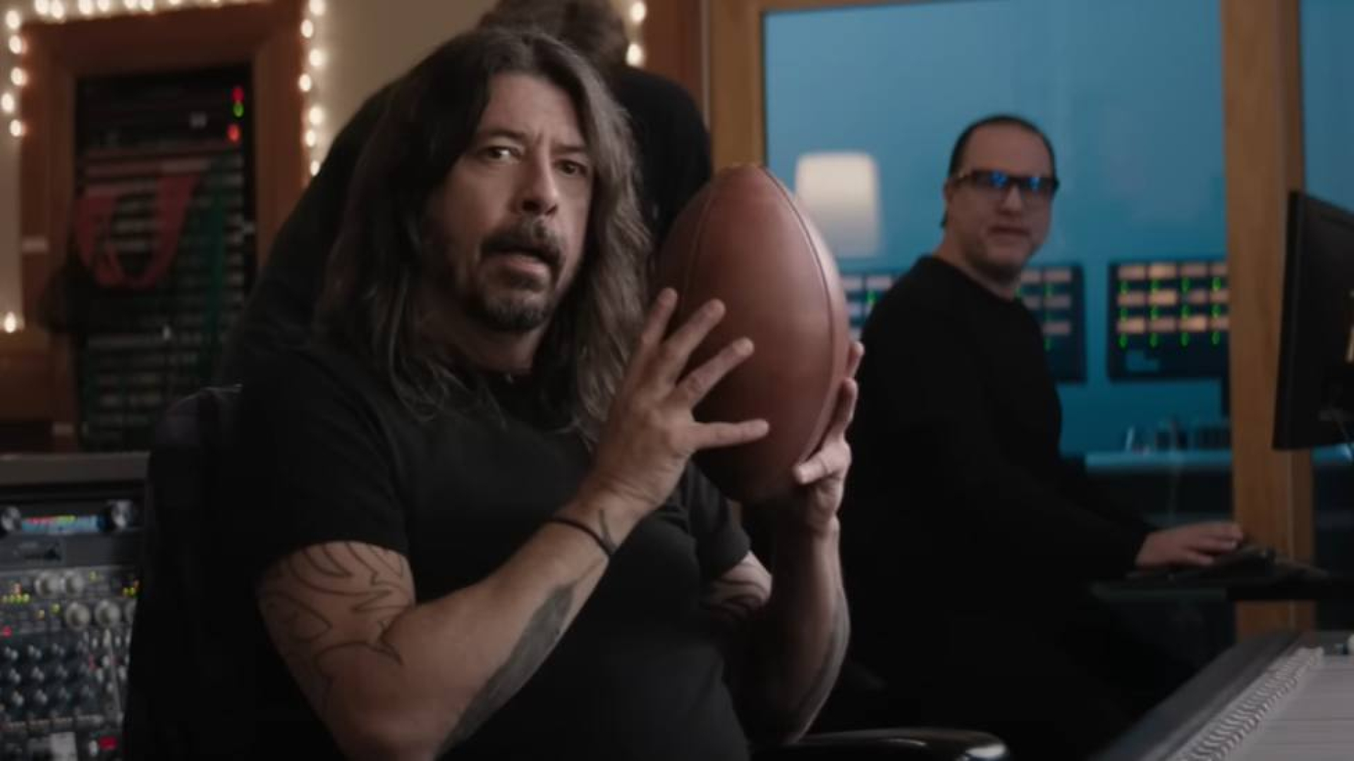 Dave Grohl (Foo Fighters) aparece en este anuncio de la Super Bowl y ...