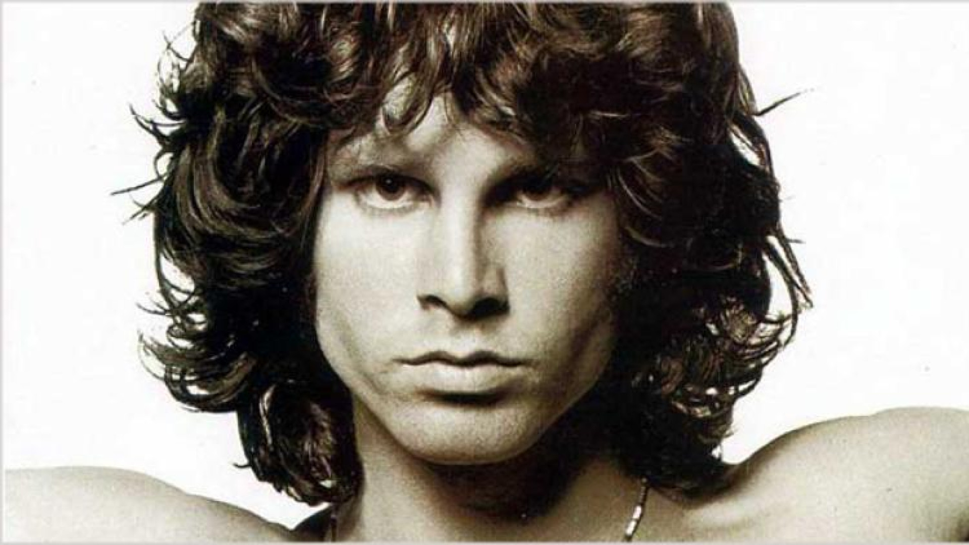 Encontrado el busto de la tumba de Jim Morrison (The Doors) por casualidad