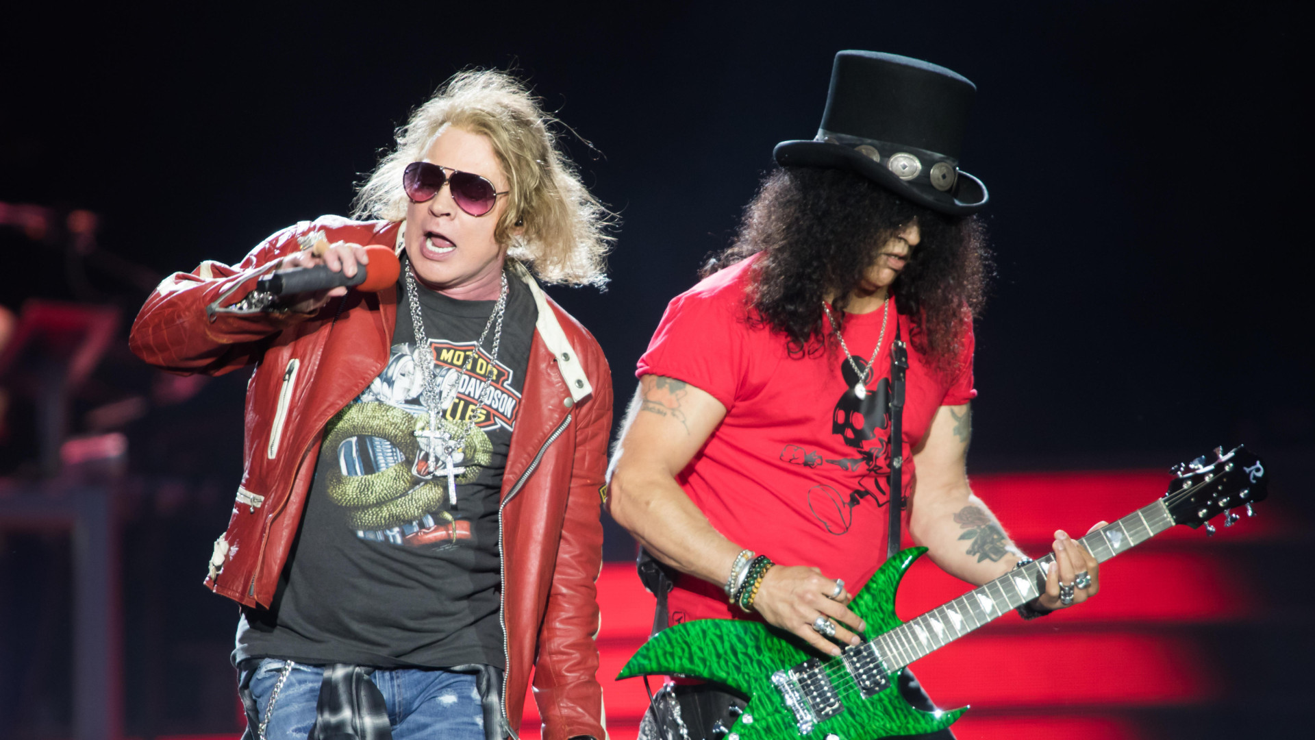 A Guns N' Roses se le derrite -literalmente- una guitarra en su ...