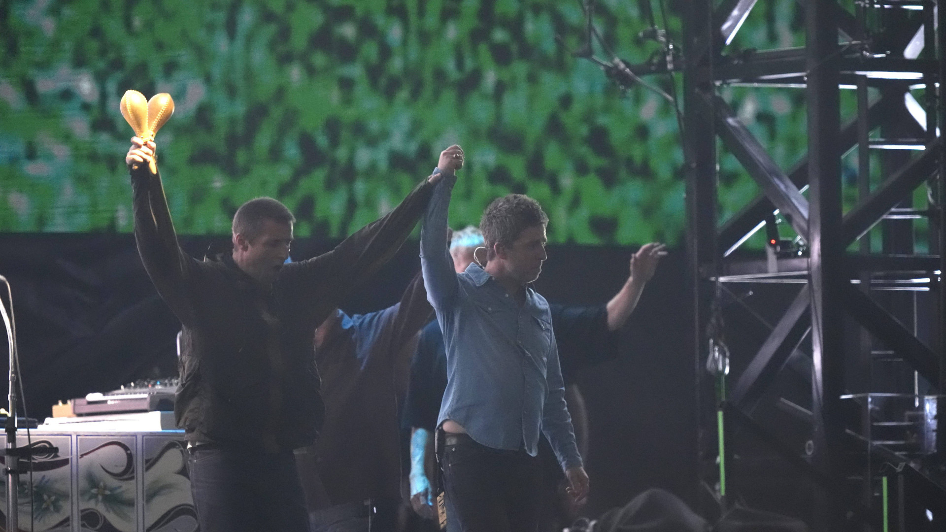 Oasis: este es el vídeo oficial de la banda tocando “Wonderwall” en 2025