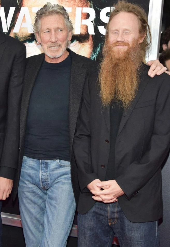 Roger Waters (Pink Floyd) busca cantante para su hijo, al que despidió ...