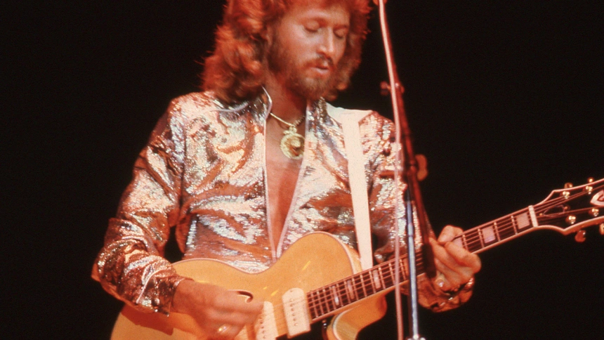 No, Barry Gibb de los Bee Gees no está muerto: es un bulo